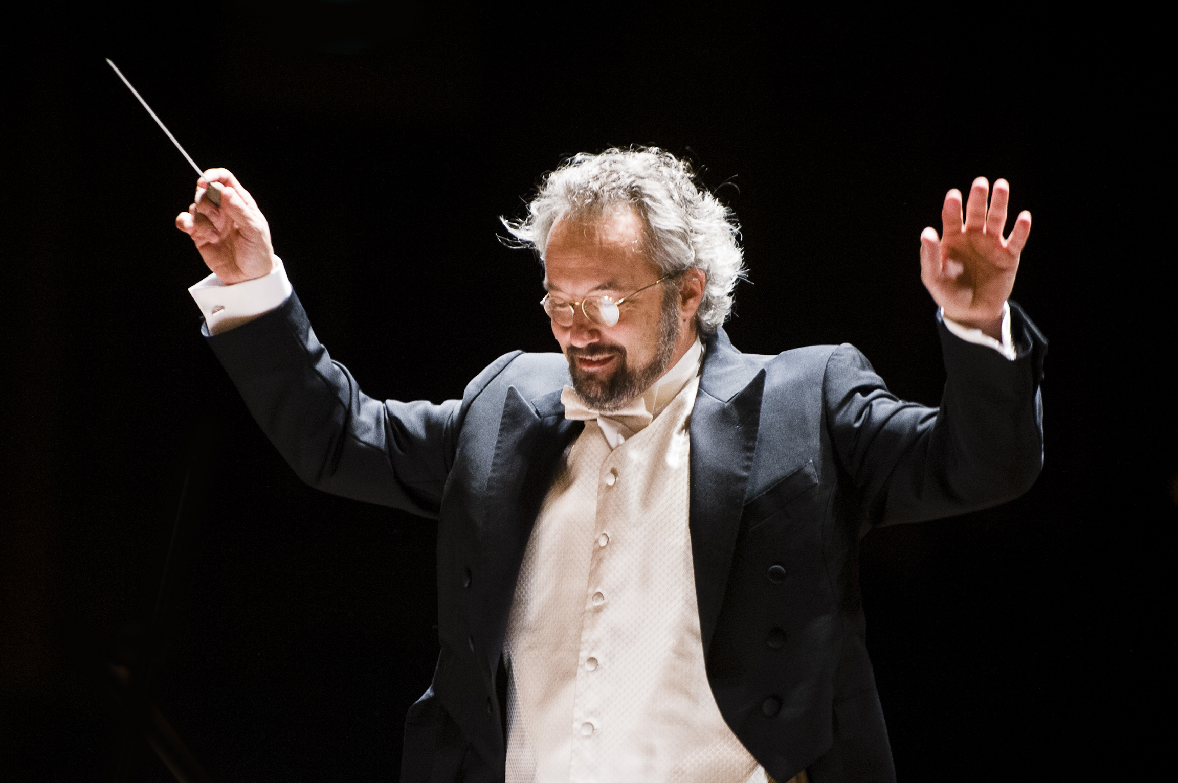 Guest Conductor Kalmar Kept Ravel and Britten Intriguing, Worthwhile ...