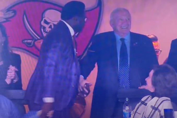 Jerry Jones and Michael Irvin Created the Most Awkward Handshake Ever ...