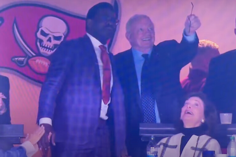 Jerry Jones and Michael Irvin Created the Most Awkward Handshake Ever ...