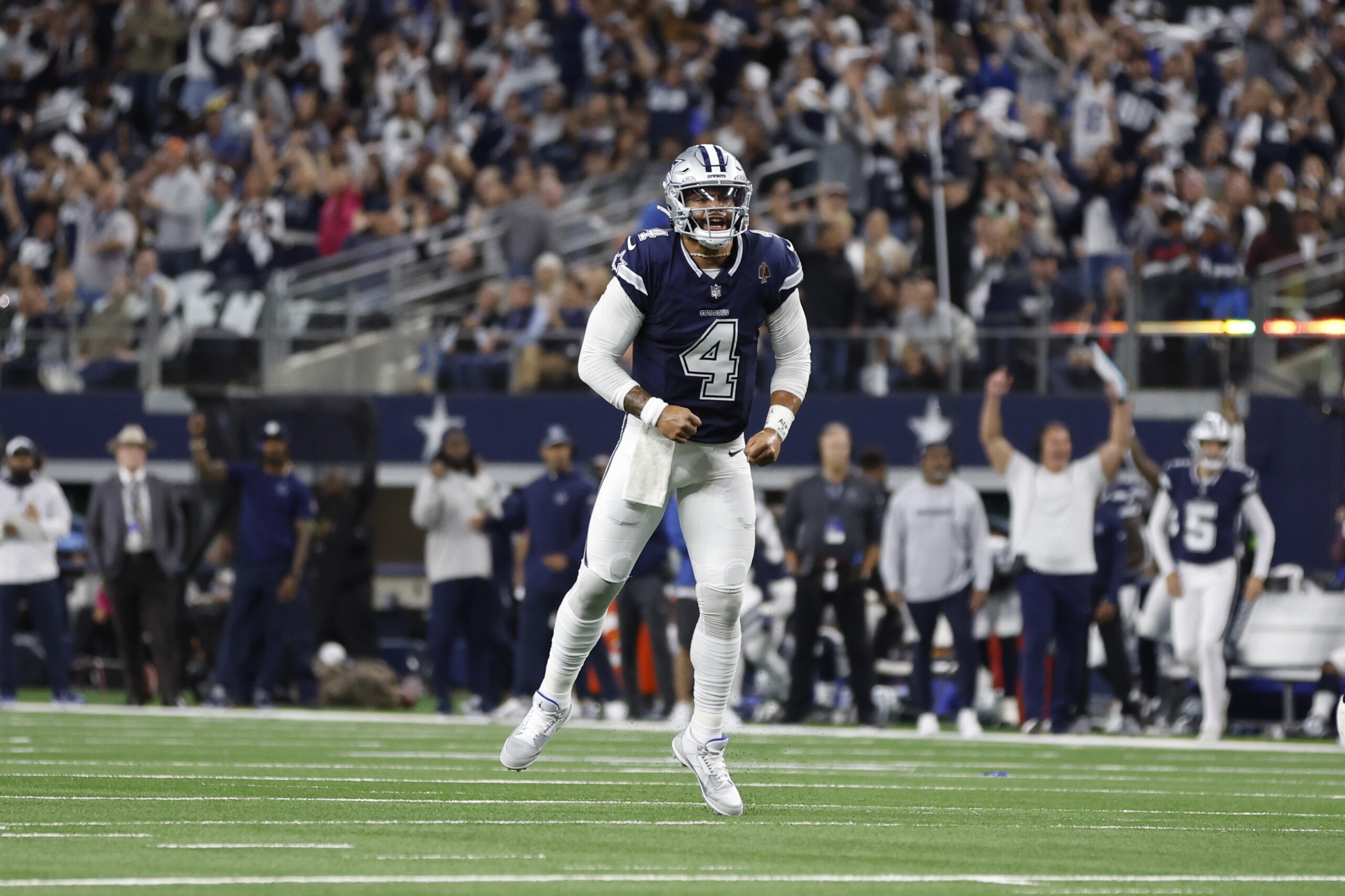 The Cowboys Offense Made Moves by Getting on the Move - D Magazine