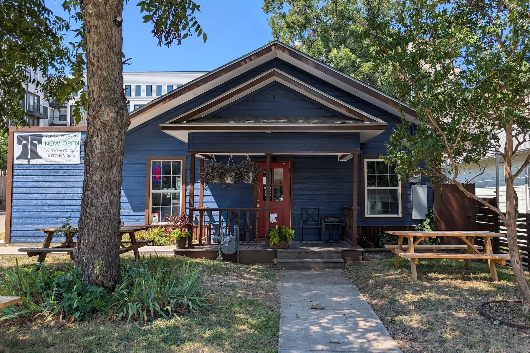 Thank Goodness Ten Bells Tavern Is Back in the Bishop Arts District - D ...