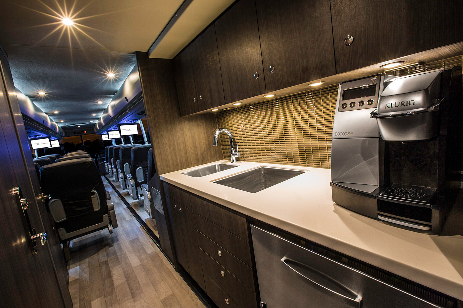 Luxury Coach Service Vonlane to Launch First Out-of-State Route - D ...